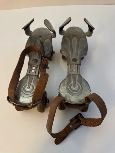 METAL ROLLER SKATES AND METAL ICE SKATES VINTAGE | eBay