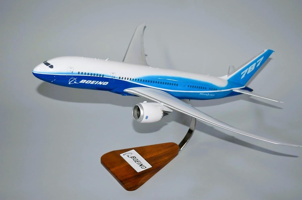 Boeing 787-800 Dreamliner Factory House Color Desk Top Model 1/100 SC ...