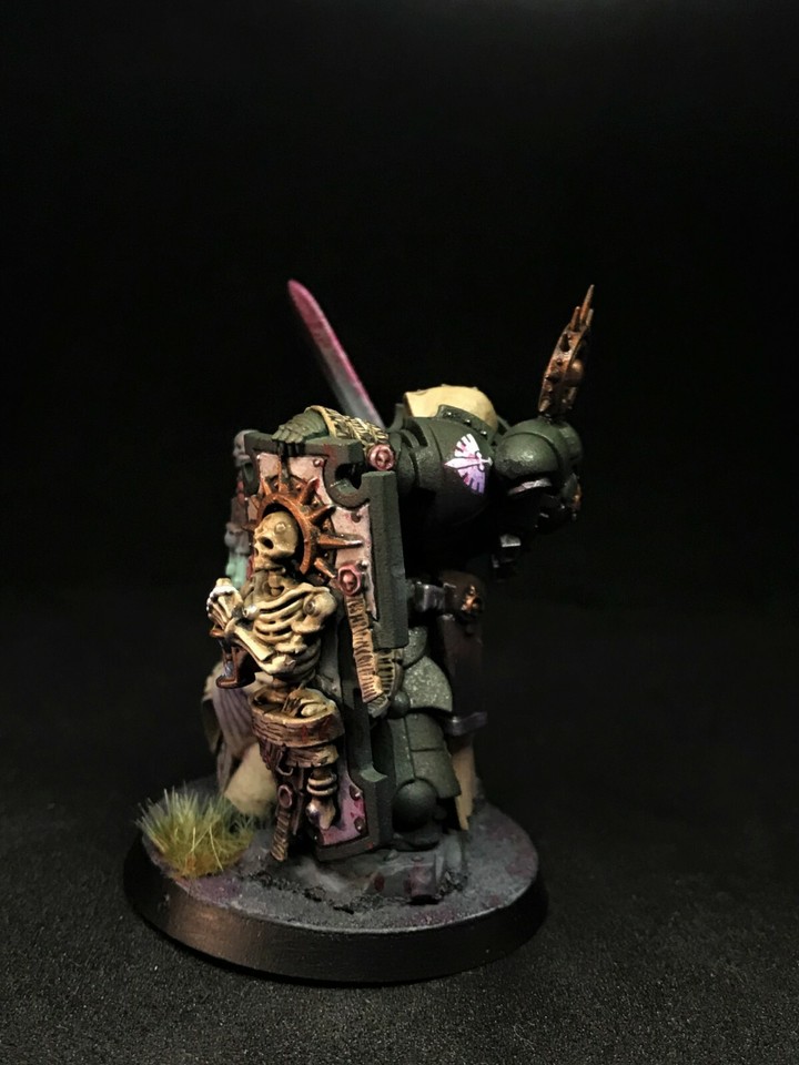 Captain with Relic Shield Dark Angels pained Warhammer 40k conversion ...