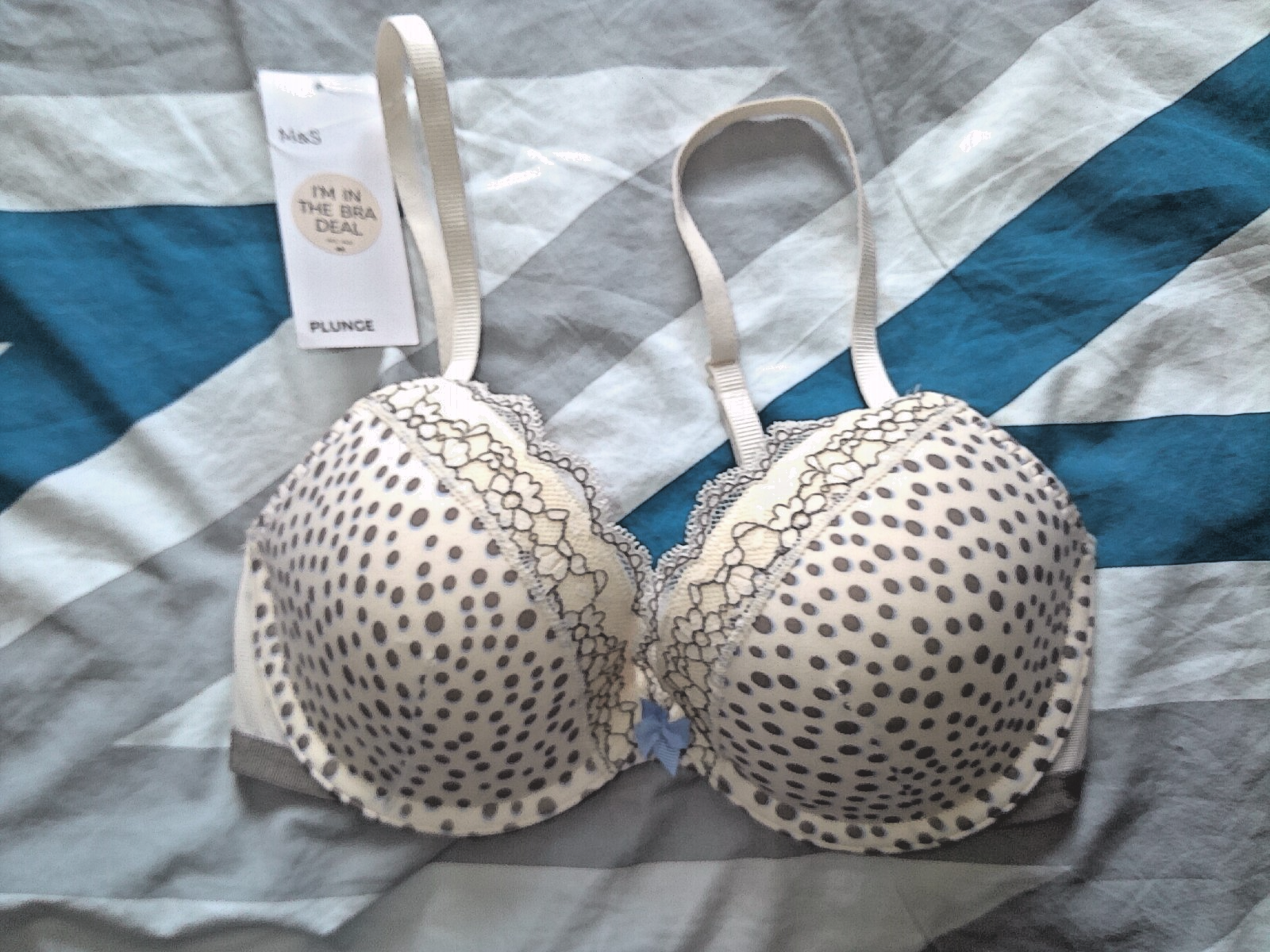 32D - New Marks and Spencers Underwired Women's Plunge Bra UK Size 32D ...