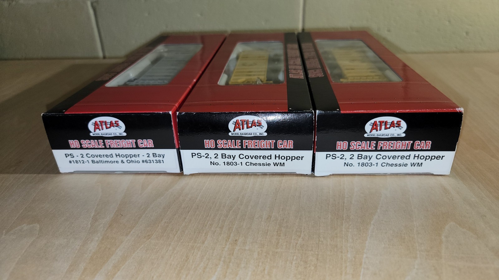 HO Scale Atlas PS-2 2 Bay Covered Hopper Lot. Chessie System, Baltimore ...