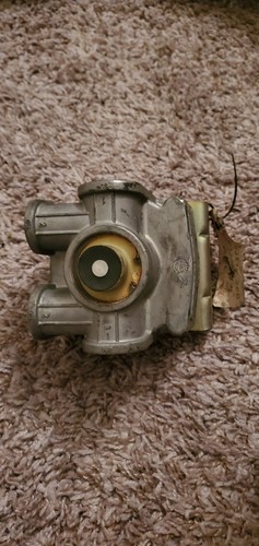 Bendix Air Brake R-12 Relay Valve 909828 for sale online | eBay