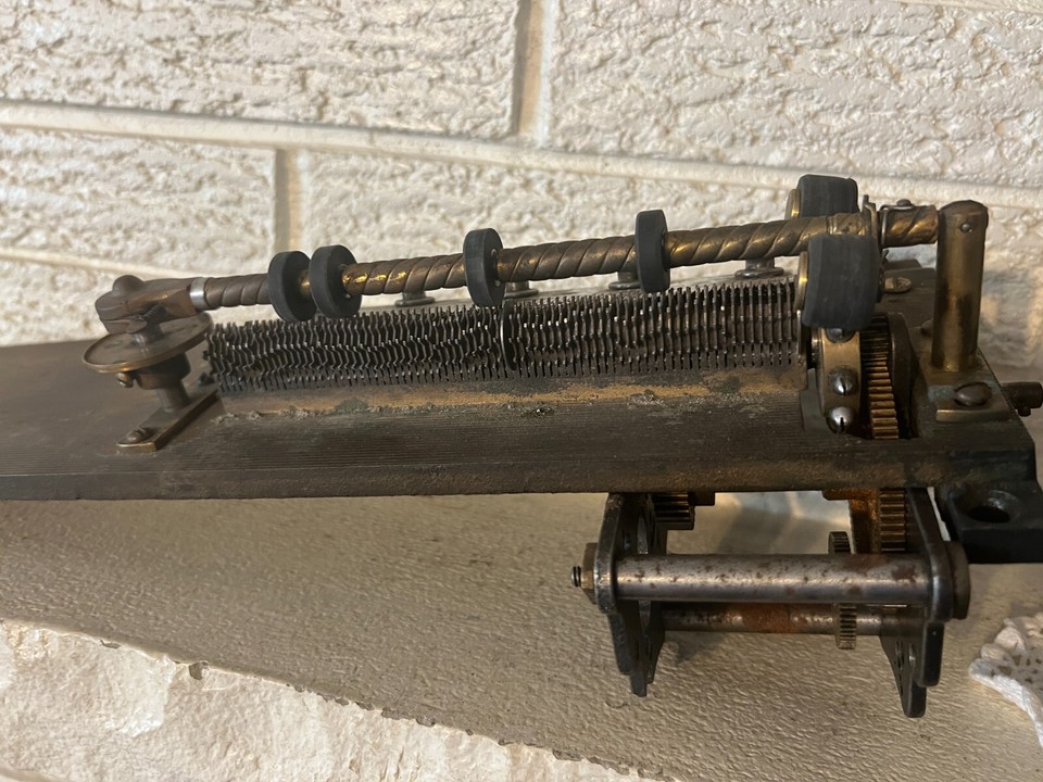 C1900 Antique Regina Coin Operated Disc Music Box Comb Mechanism Only ...