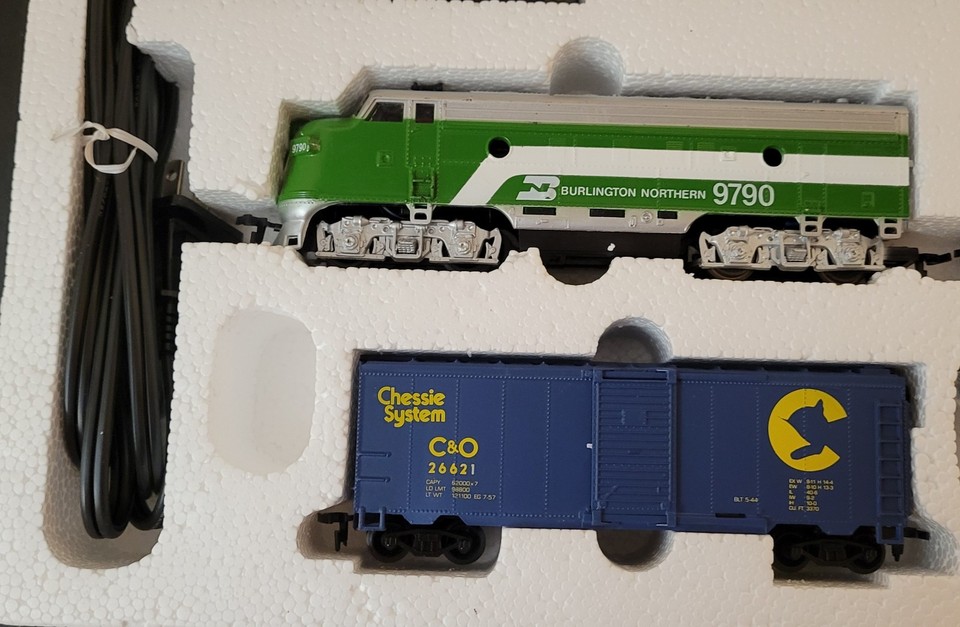 Life-Like Cargo Hauler HO Scale Electric Train Set No. 8828 Open Box | eBay