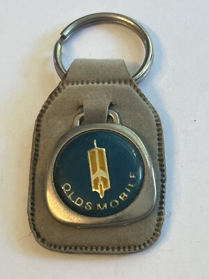 VINTAGE 🇺🇸 “OLDSMOBILE” CAR KEYCHAIN KEYRING FOB LEATHER / METAL 👀 LQQK ...