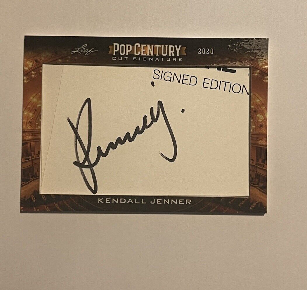 Kendall Jenner 41 En El Escritorio Kendall Jenner Protagoniza La