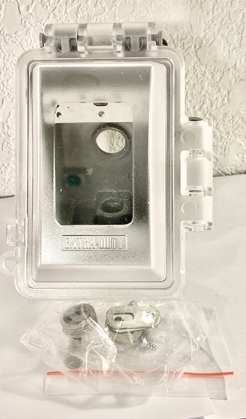 Hubbell TayMac 1-Gang Rectangle Plastic Weatherproof Electrical Box ...