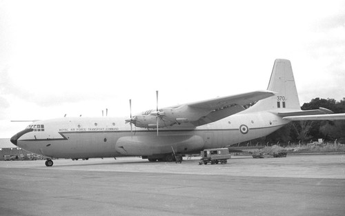 53 Sqn, Short Belfast C.1, XR370 at Changi, Jan 1967 - Original B&W neg ...