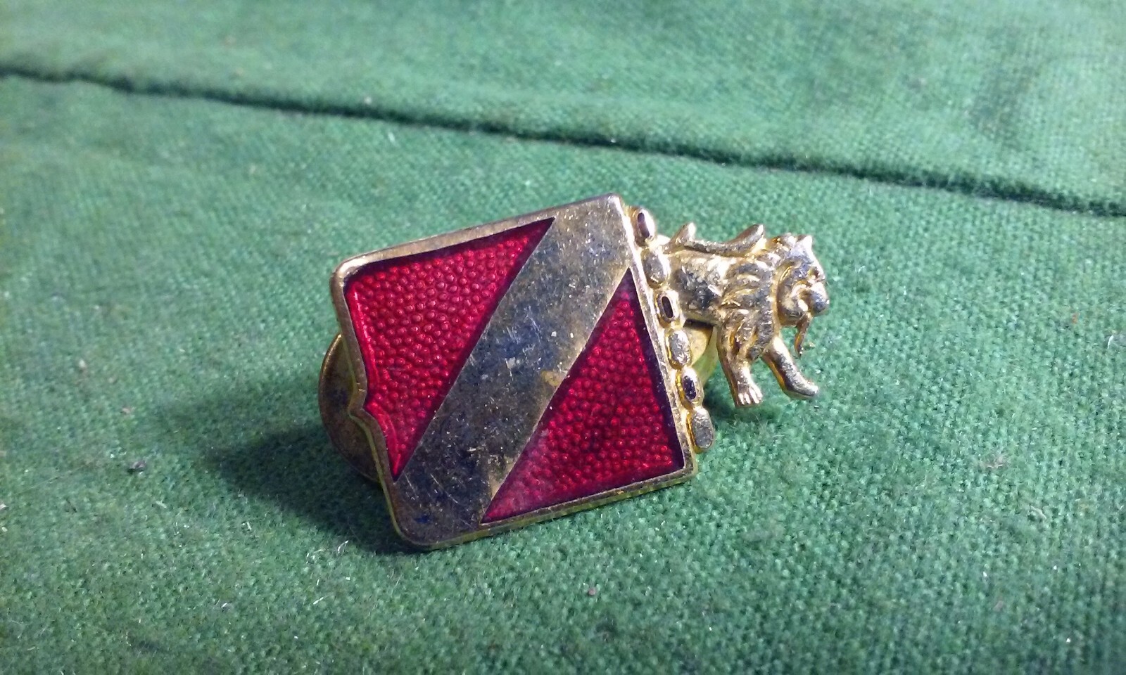 Army 35th Field Artillery – DUI Pin Crest Shield Unit Insignia Coat Of ...