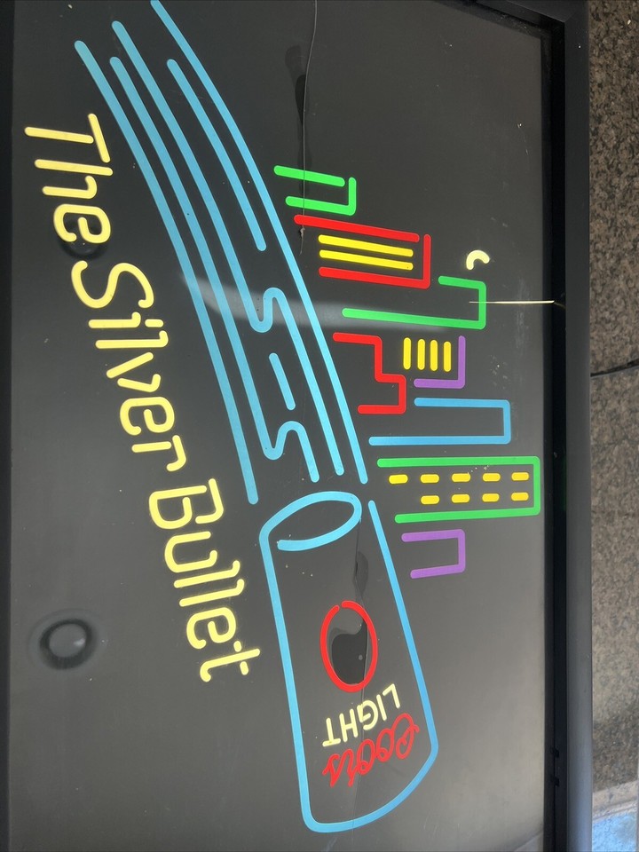 VINTAGE COORS LIGHT SILVER BULLET BEER BAR PLASTIC LIGHTED SIGN Neon ...