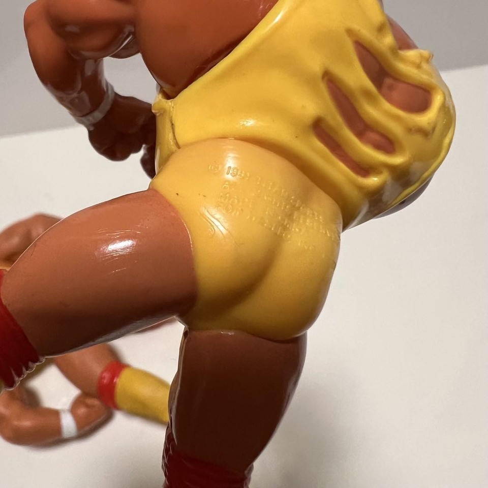 Hulk Hogan Talking Action Figure Set 31cm Large & Small Sports ...