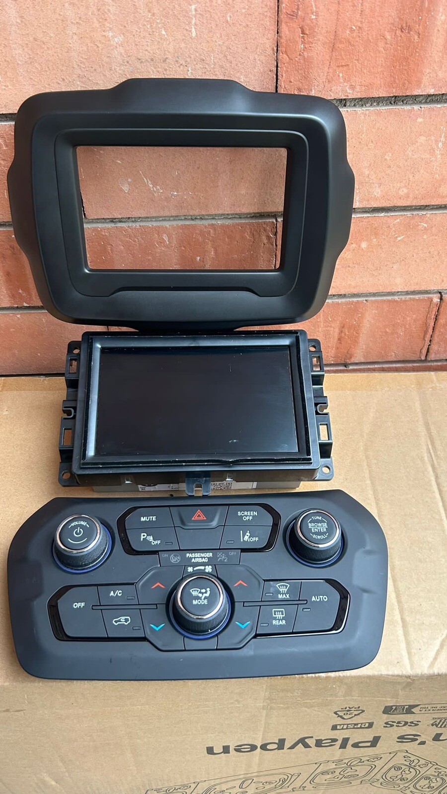 Cambio autoradio e aggiunta Uconnect Box per usufruire degli Uconnect ...