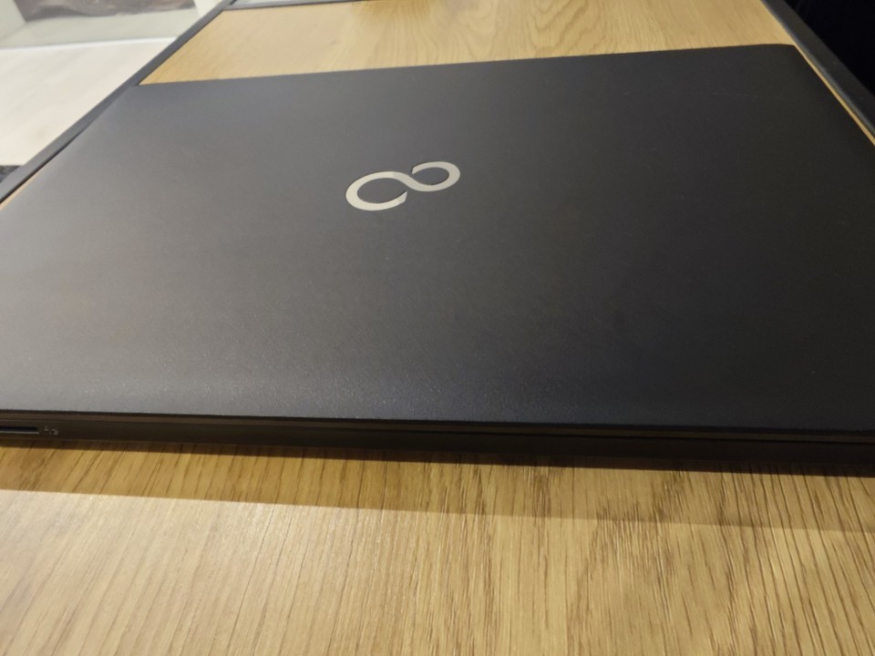 Fujitsu Lifebook A555 - Intel Core i3 - 8GB RAM - Windows 10 Pro - Akku ...