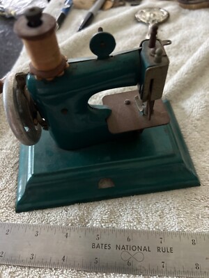 Vintage Toy Sewing Machine Little Modiste Vintage Green | eBay