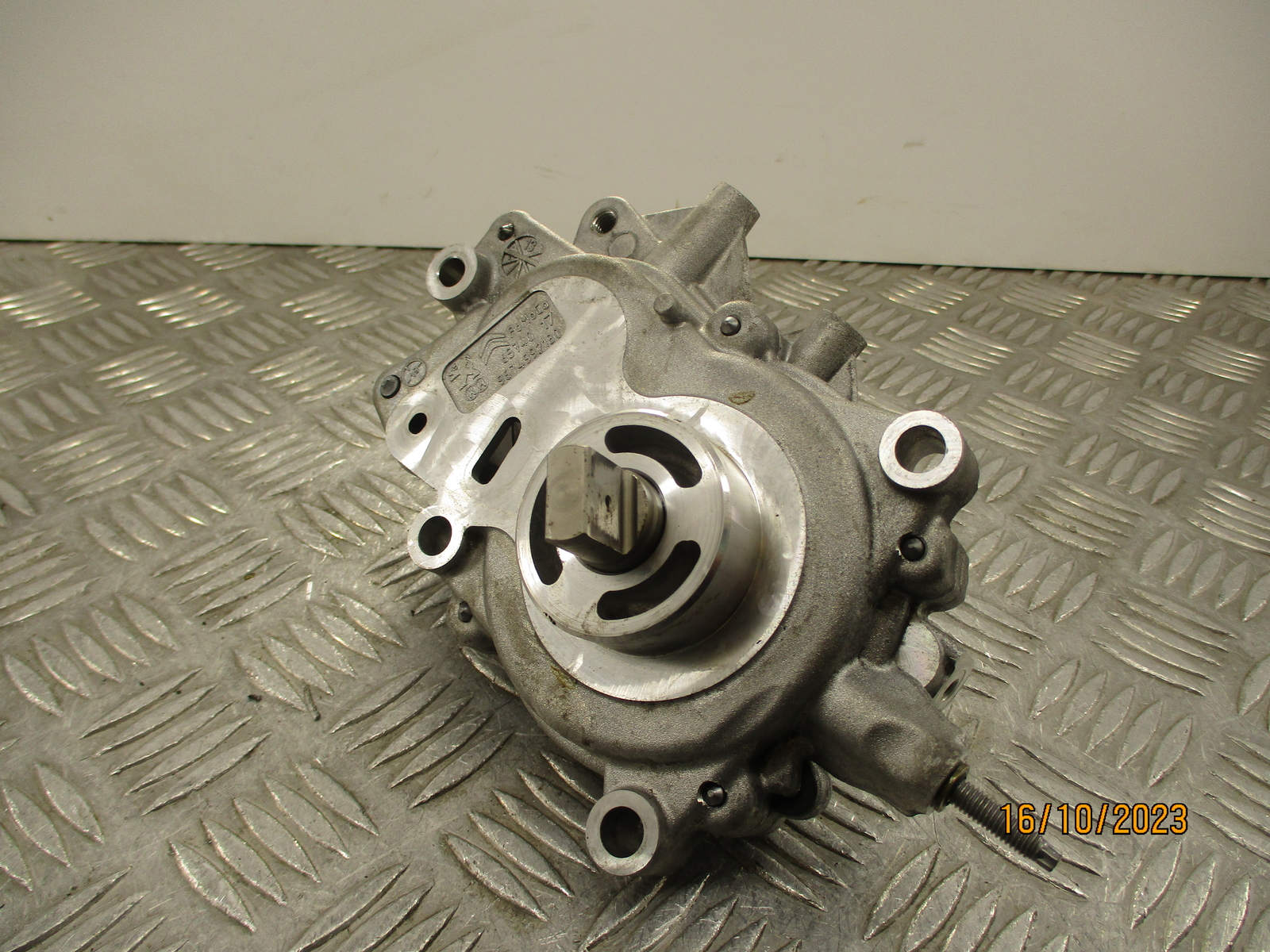 2018 Peugeot Boxer 2.0 Diesel EURO 6. Oil/Fuel Pump Carrier 9810737980 ...