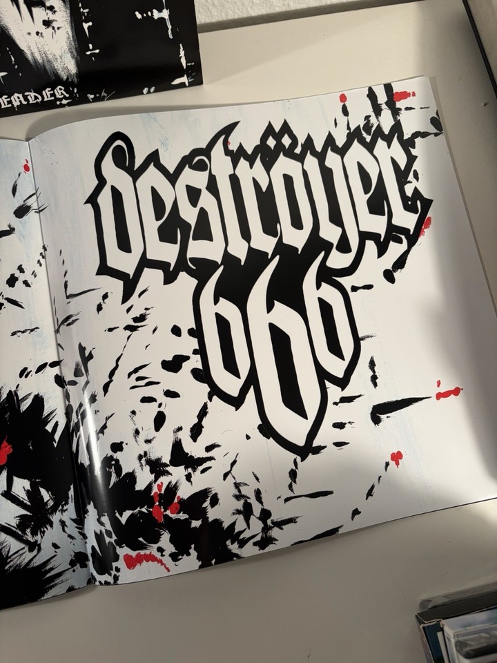 Deströyer 666 Never Surrender - White Vinyl - /800 - + Poster | eBay.de