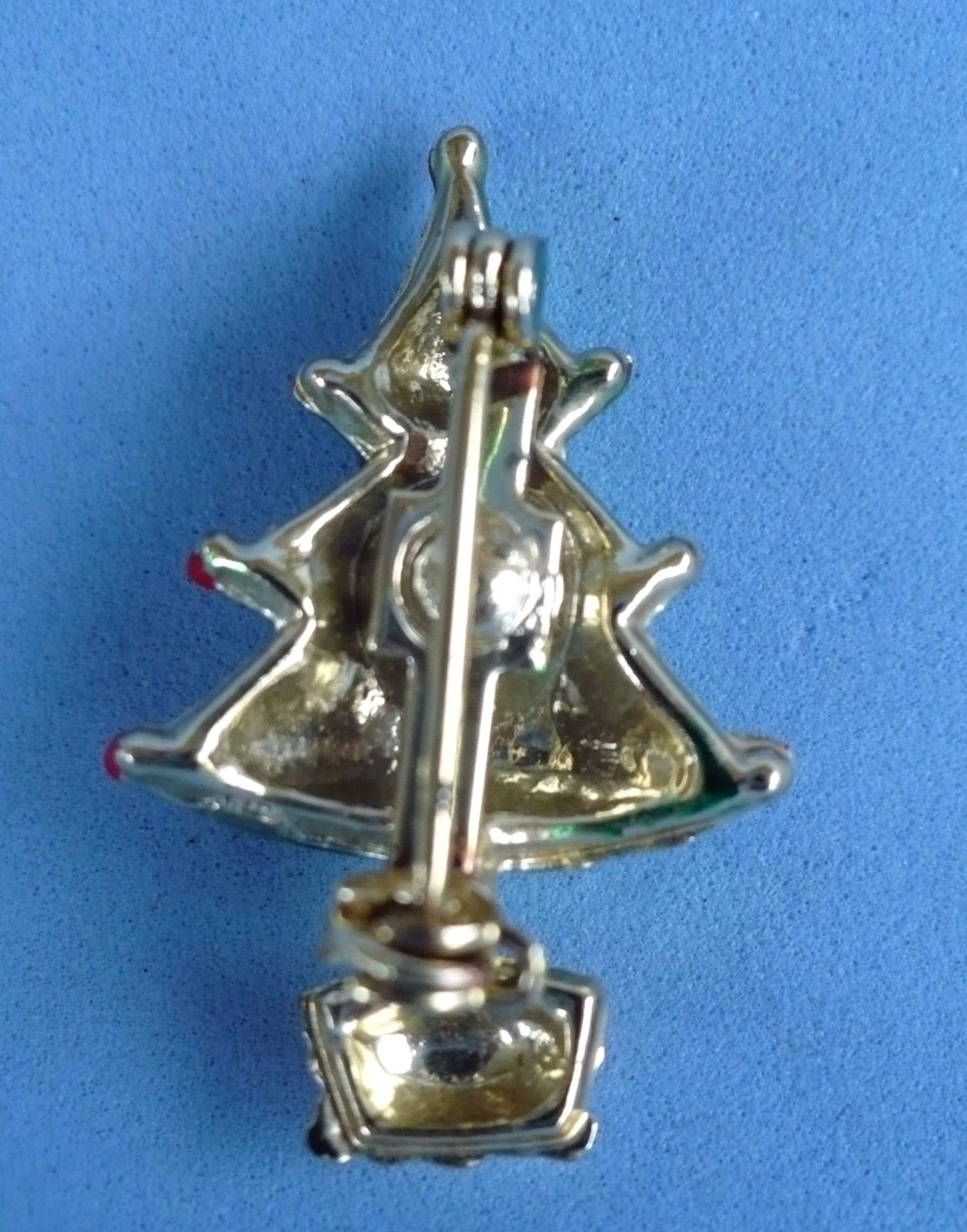 VINTAGE CHRISTMAS SMALL TREE WITH RED ORNAMENTS PIN VGC | eBay