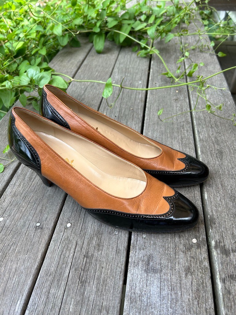 Vintage Tanino Crisci Spectator Wingtip Heels Tan Bla… - Gem