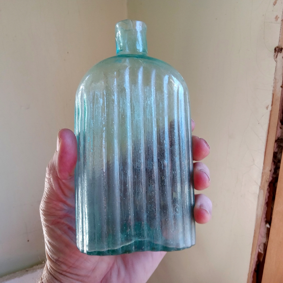 IRON PONTIL 1850s RIBBED OVAL LOUISVILLE PINT WHISKEY FLASK 24 VERTICAL ...