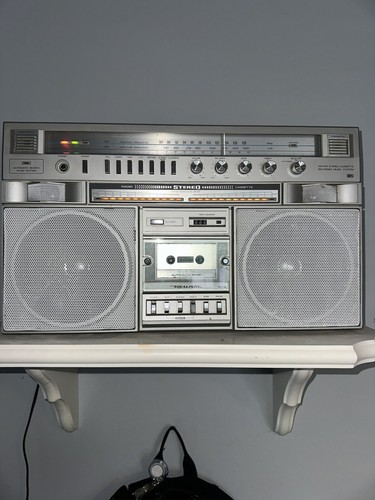 Realistic Scr-8 Boombox 14-778 AM/FM Cassette Boombox - RADIO Works ...