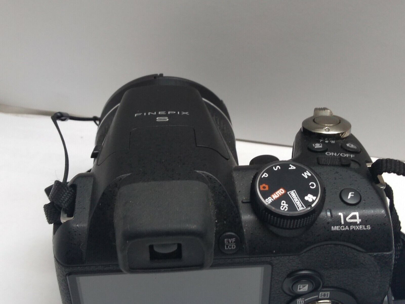 Fuji FinePix S3300 14MP Black Digital SLR Camera Super Fujinon 26X Zoom ...