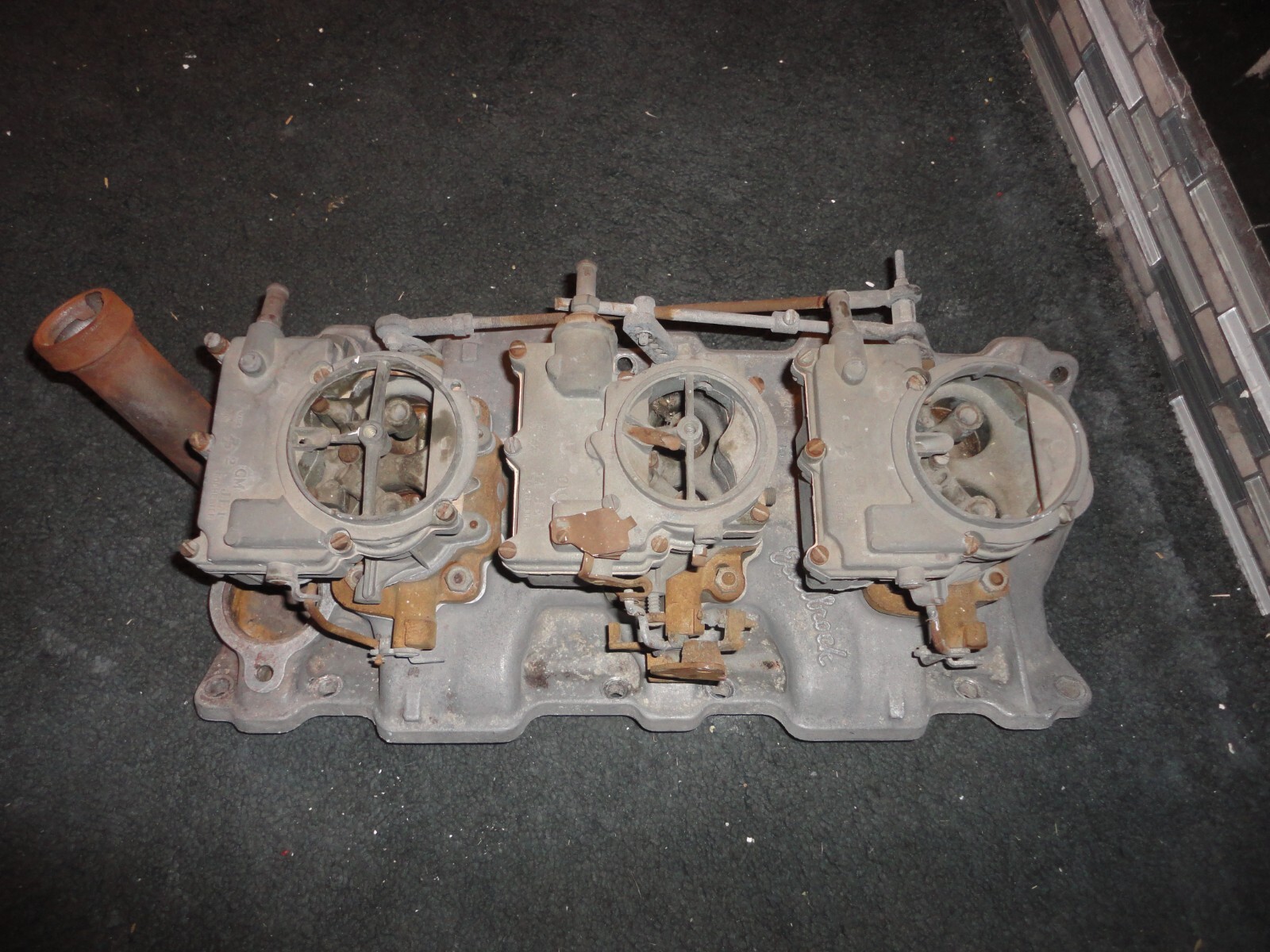 SBC Chevy 3x2 Intake Manifold | Edelbrock | Aftermarket Branded