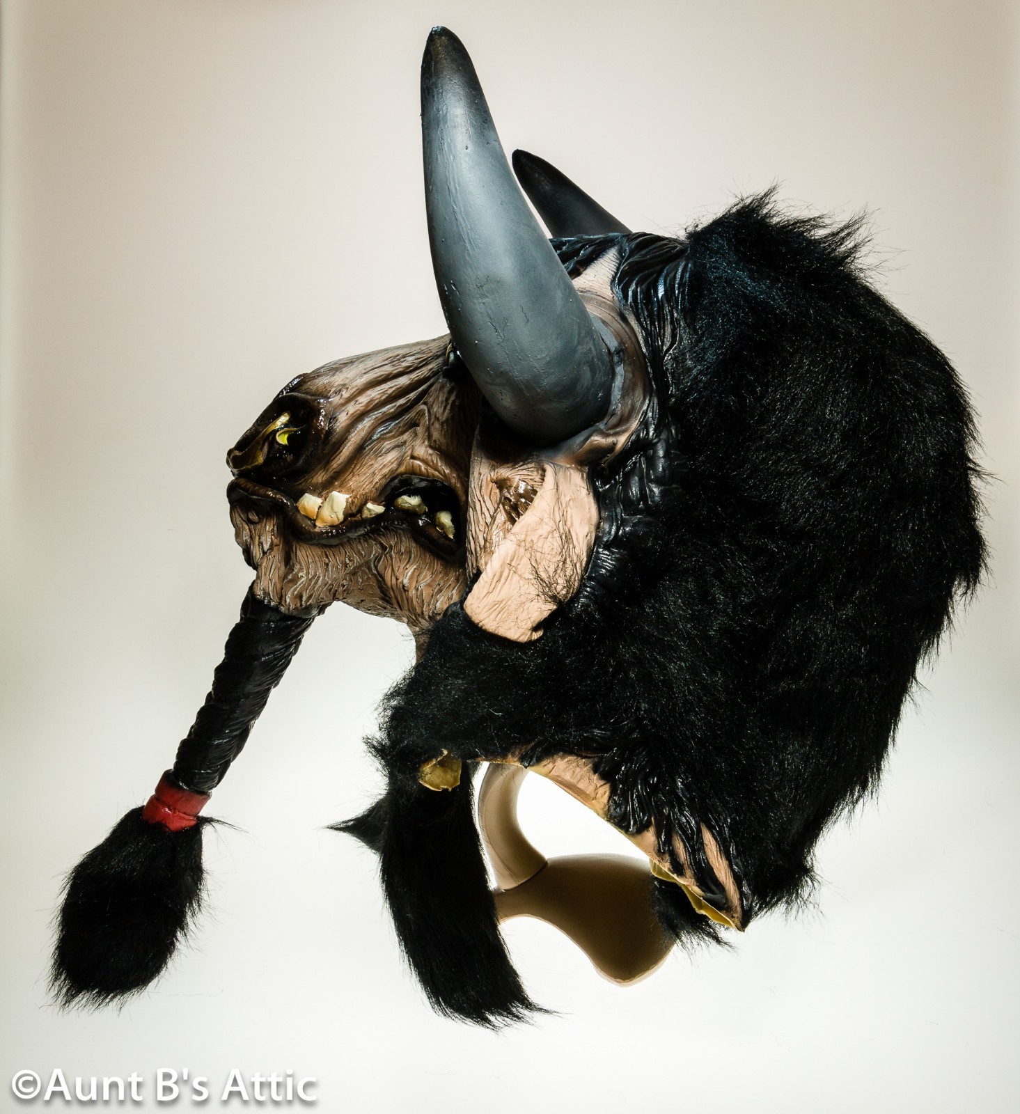 Rubies Costume Co 34172 World of Warcraft - Tauren Overhead Latex Mask ...