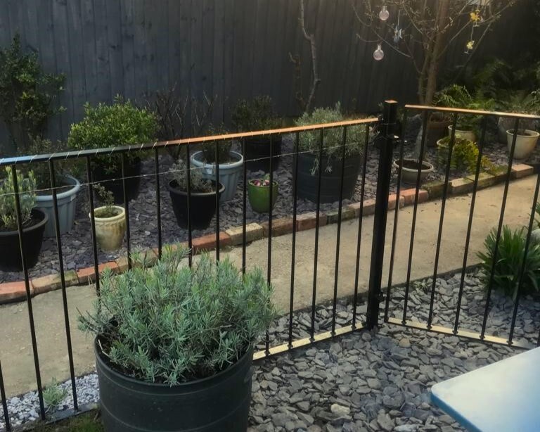 HIGH QUALITY - CLASSIC FLAT TOP SAFETY RAILINGS - HEAVY DUTY METAL ...