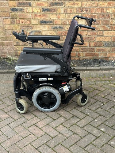Quickie Salsa M2 Mini Powered Wheelchair .Good condition. Used very ...