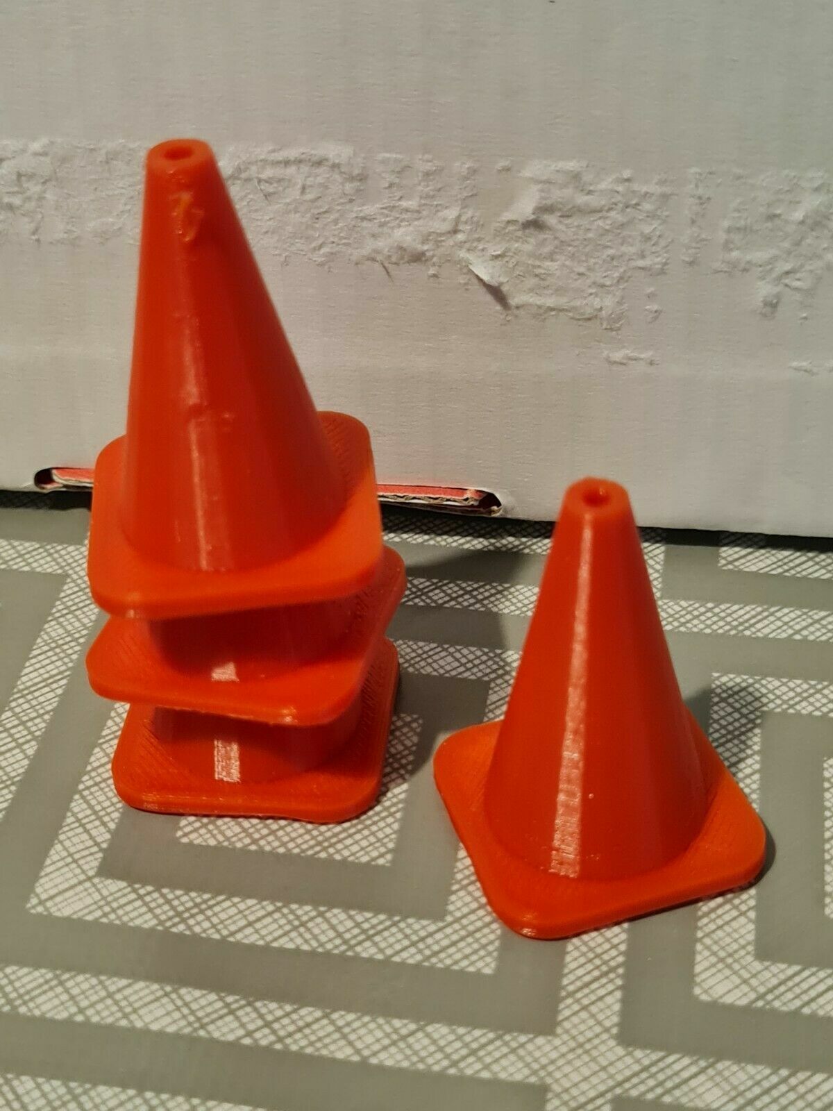 1:24 Plastic Stackable Traffic Cones scale 6 pack Road Traffic Tank ...