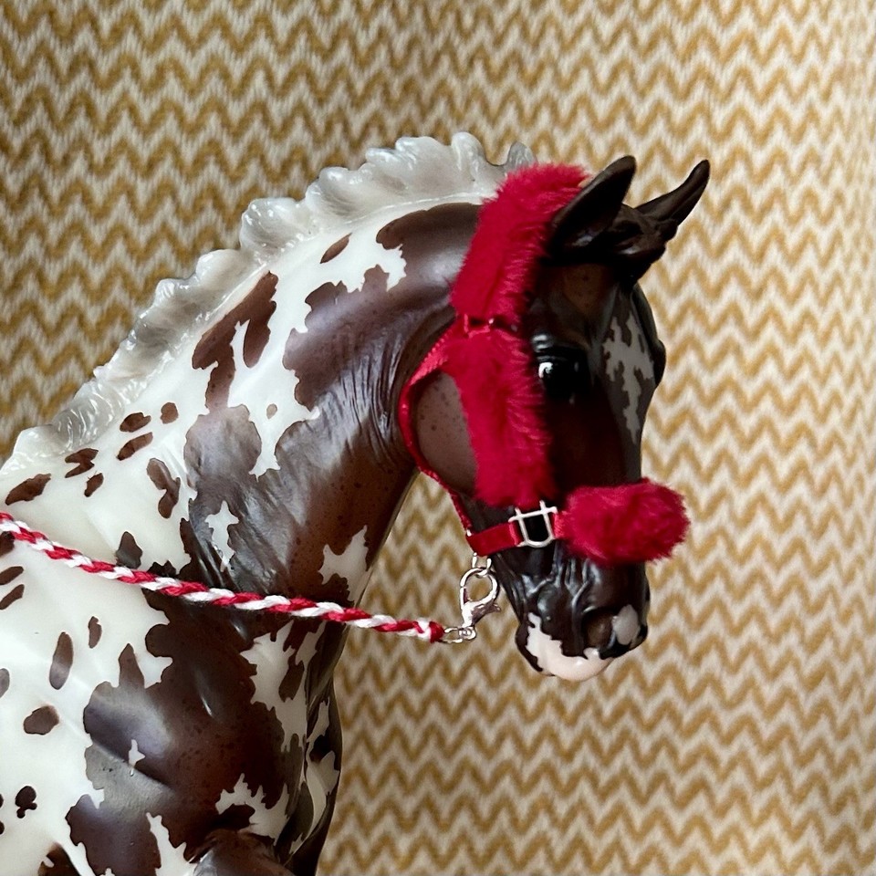 Fluffy Red Shipping Halter and Lead Rope for Model Horses - Traditional ...