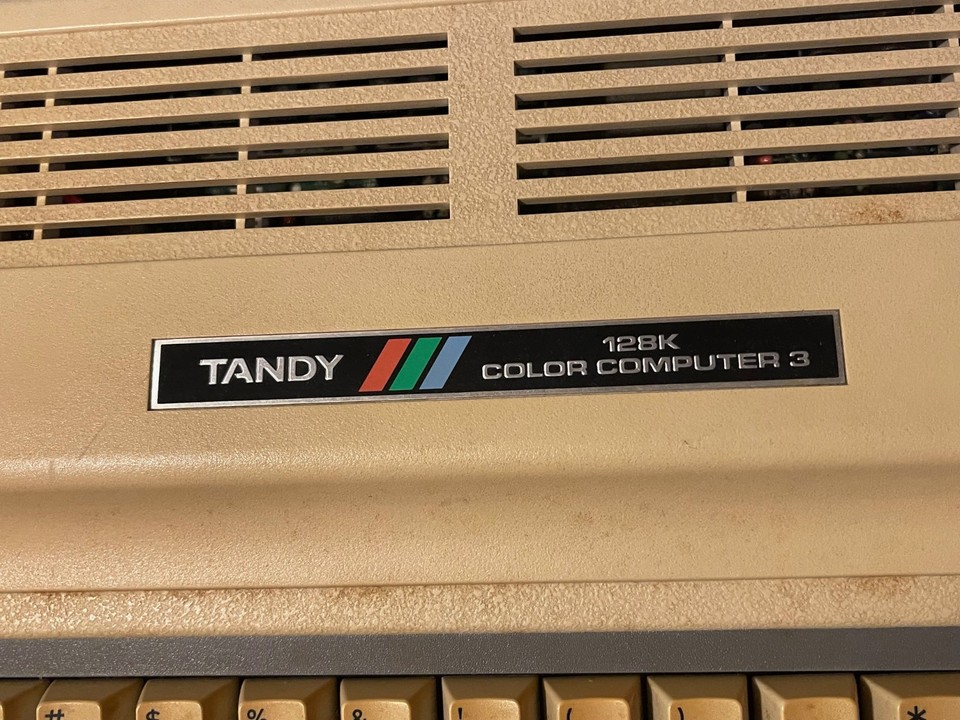 TANDY 128K Color Computer 3 COCO3 FDD Many Extras TRS80 Learning Books ...