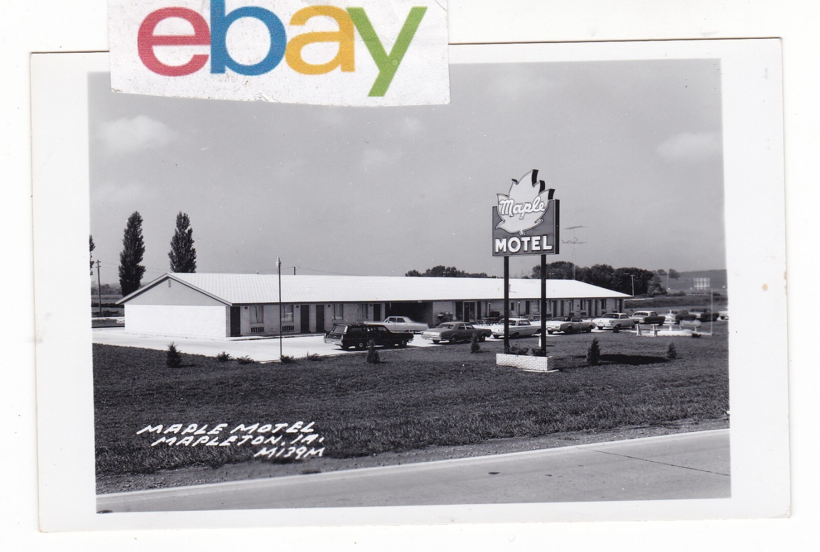 c1960 RPPC MAPLETON IOWA MAPLE MOTEL NEON SIGN OLD CARS VINTAGE ...