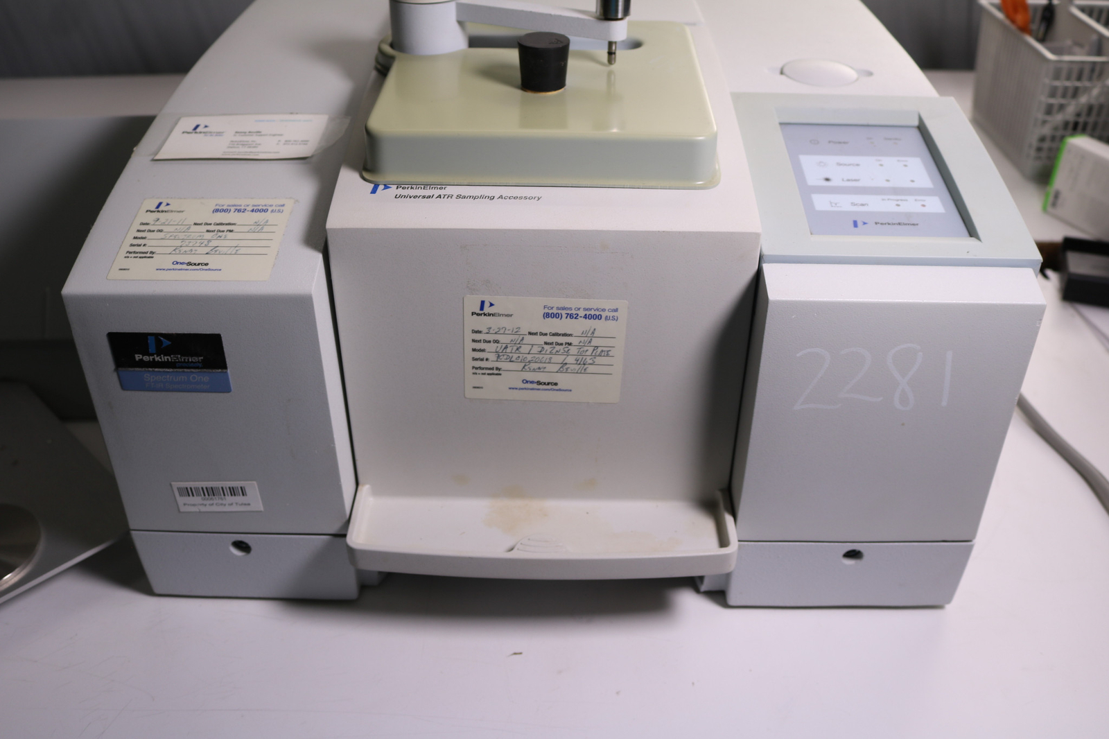 Perkin Elmer Spectrum One FT-IR Infrared Spectrometer w/ Universal ATR ...