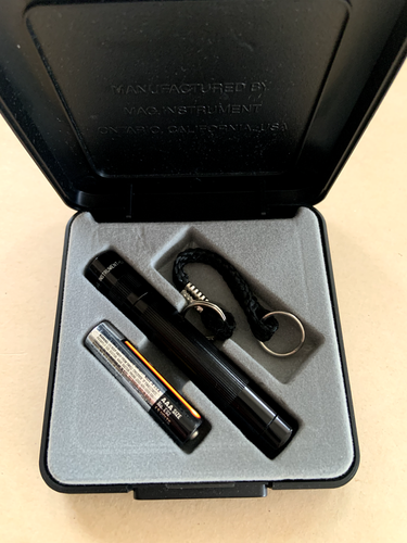 MAG-LITE SOLITAIRE Flashlight in square travel case | eBay