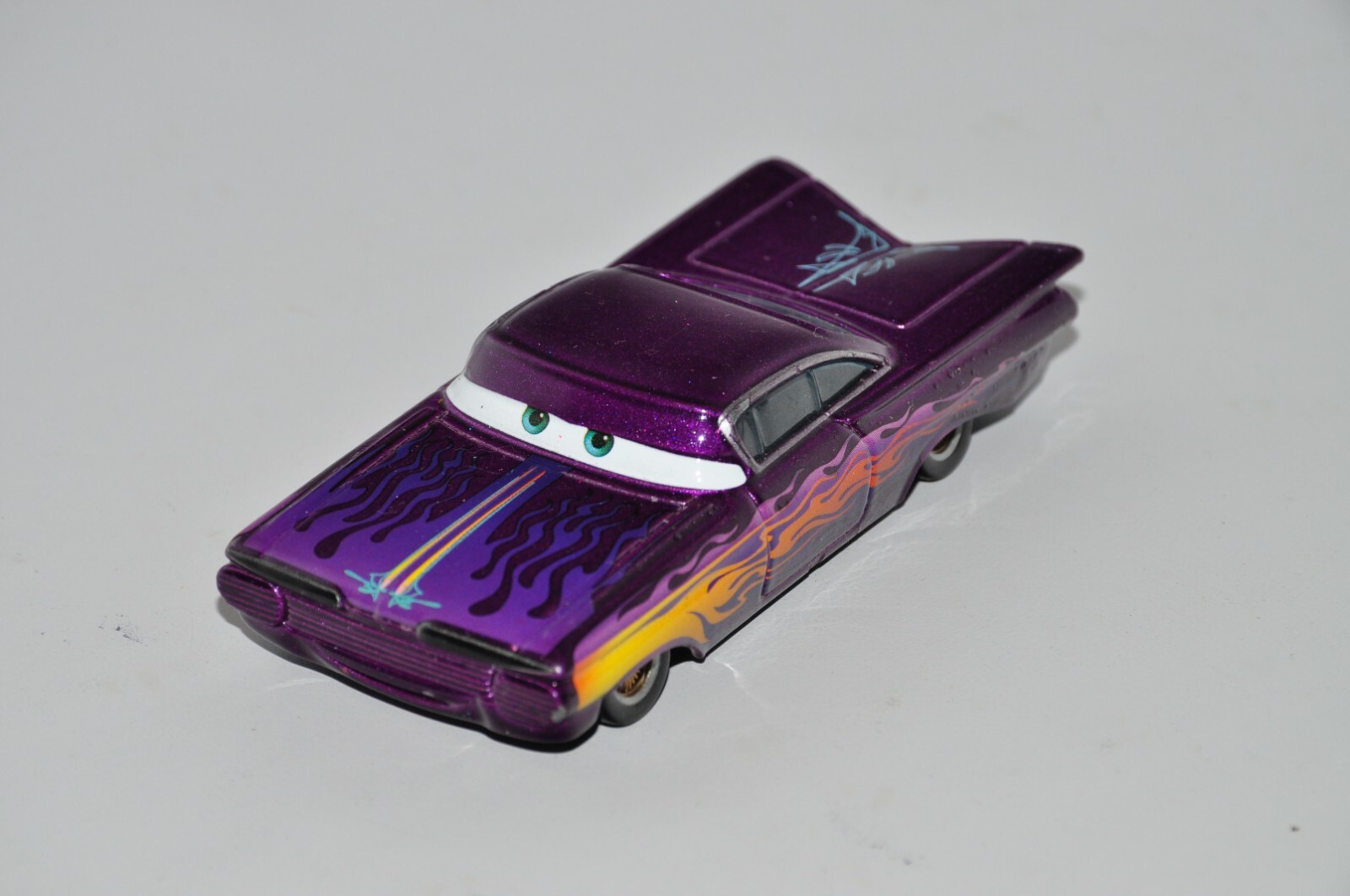 Disney Pixar Cars 2021 NEW COLOR CHANGERS RAMONE PURPLE / BLUE New Arrival