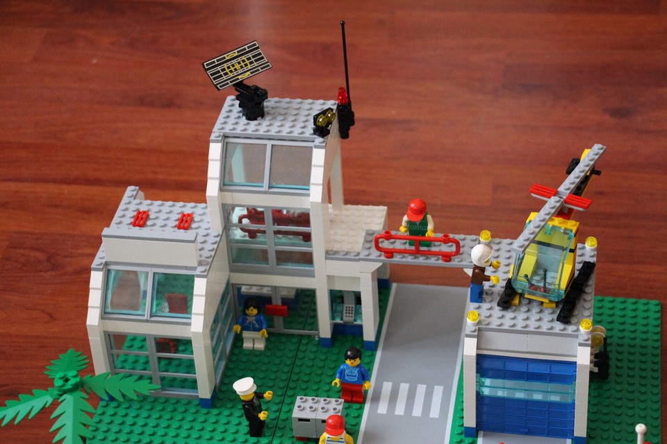 VINTAGE LEGO SET 10159 CITY AIRPORT, (100% COMPLETE & CLEANED ...
