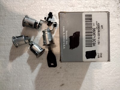 INTERNATIONAL OEM NAVISTAR CAB DOOR LOCK KIT#3606713C94 AND KEY LOCK ...