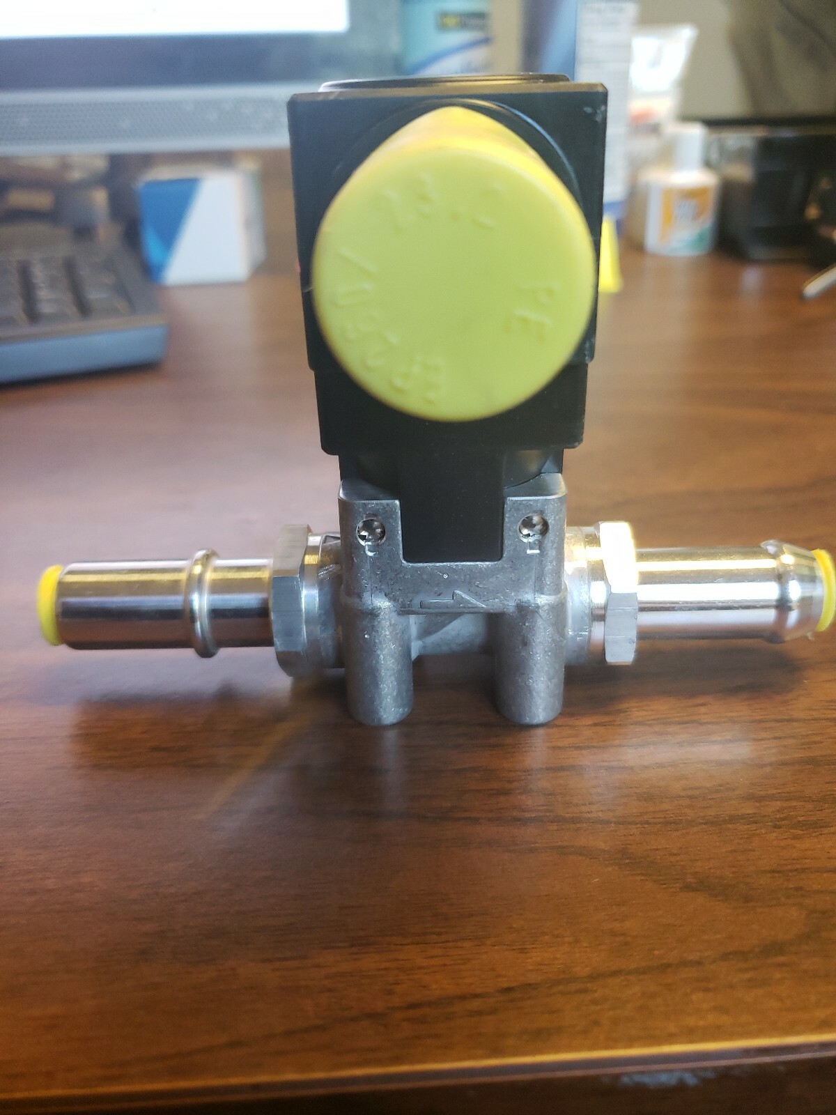 NAVISTAR 4064184C1 VALVE, SOLENIOD, TEMP CONTROL 12V | eBay