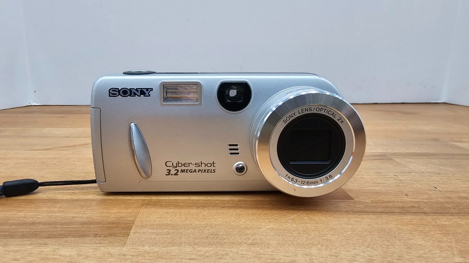 Sony Cyber-shot DSC-P52 Digital Camera 3.2 Mega Pixels 2X Optical Zoom ...