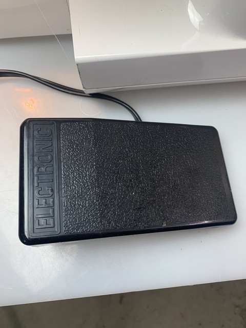 SINGER 40 Stitch Function Quilt & Sew 140Q Sewing Machine for sale ...