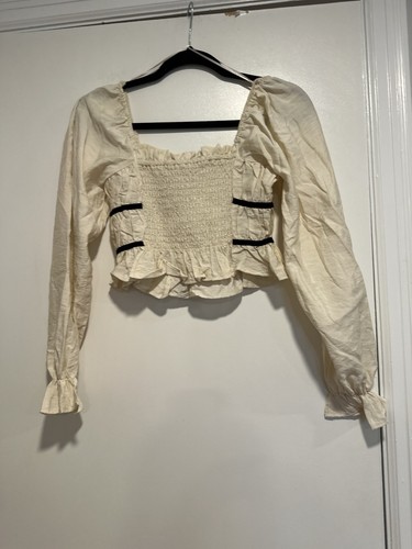 Brandy Melville Milk Maid Top. S puff sleeves, lettuce-edge ruffle ...