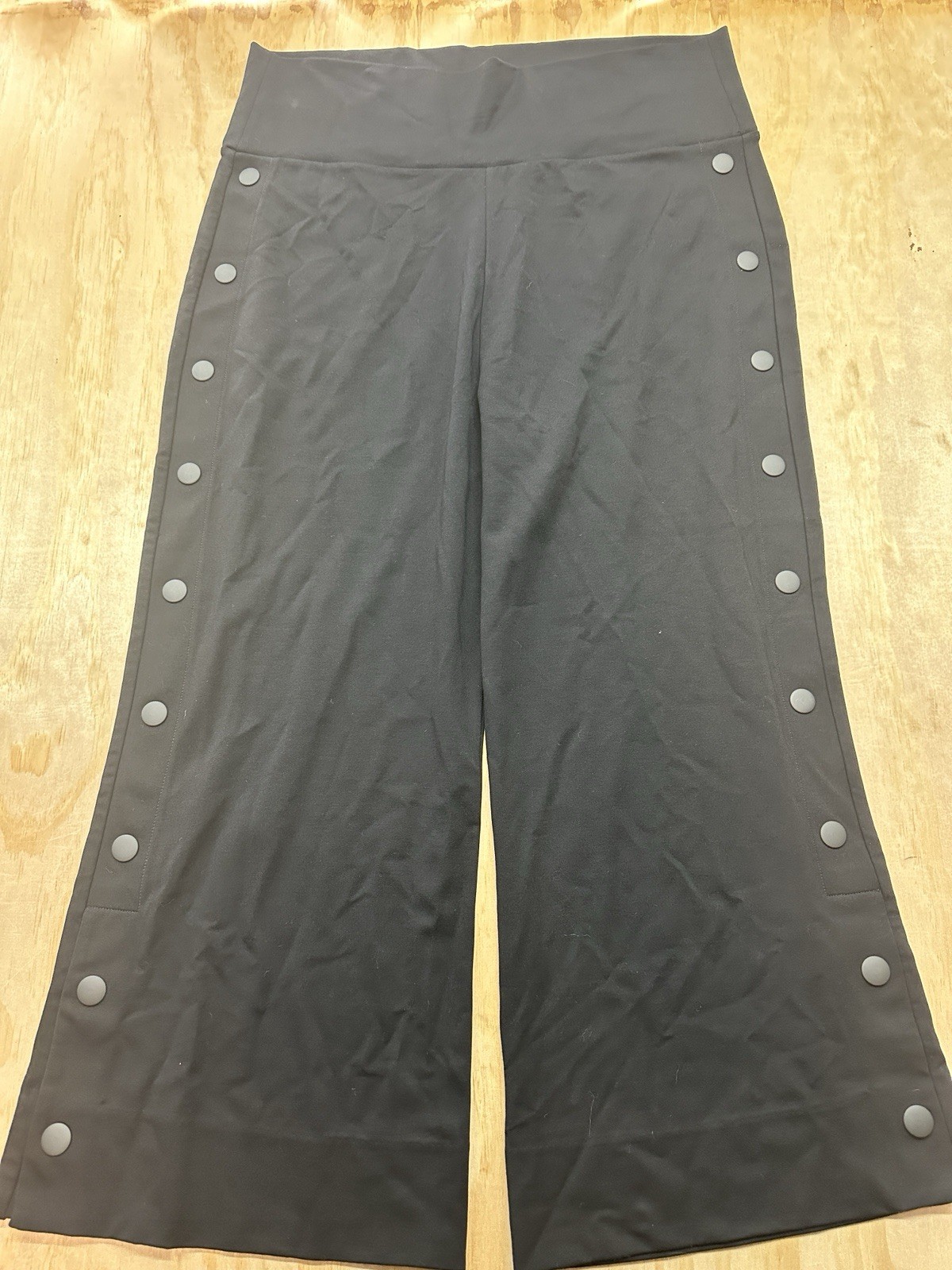 Cabi Snap Crop black snap button side pull on high wa… - Gem
