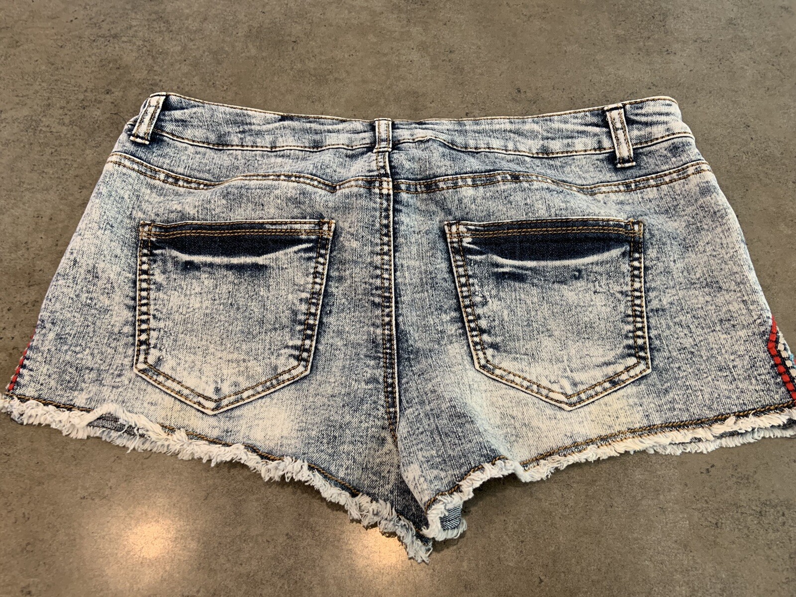 No Boundaries Embroidered And Frayed Hem Blue Jean De… - Gem