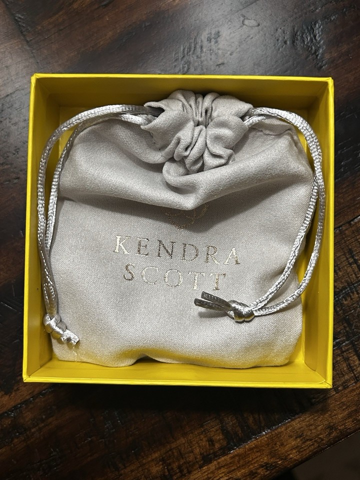 NWT Kendra Scott Necklace- Shanley Short Gold Pendant Necklace with ...