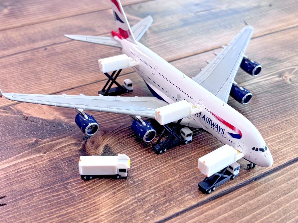 1:400 Model Airport Accessories - 6 Piece Airbus A380 Catering Truck ...