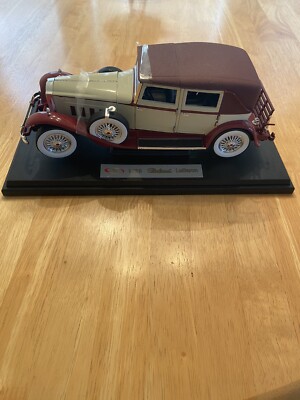 1930 PACKARD LEBARON CREAM & RED 1/18 DIECAST MODEL CAR SIGNATURE ...