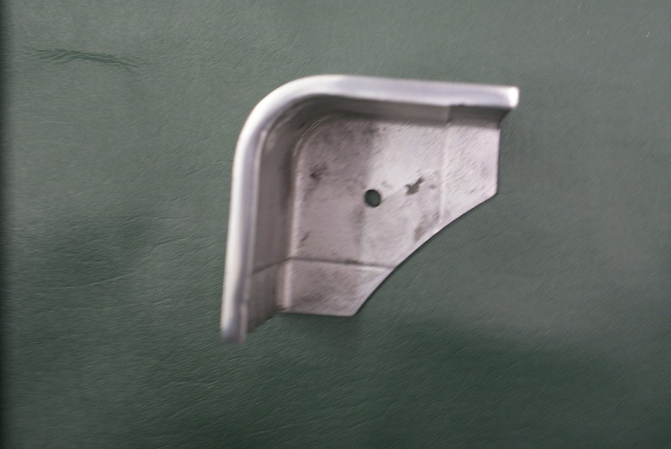 CREST STYLE CORNER CAP CASTING PONTOON ALUMINUM DECK CORNER ITEM ...