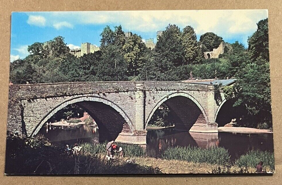 POSTCARD - UNUSED - DINHAM BRIDGE AND THE CASTLE, LUDLOW, SHROPSHIRE ...
