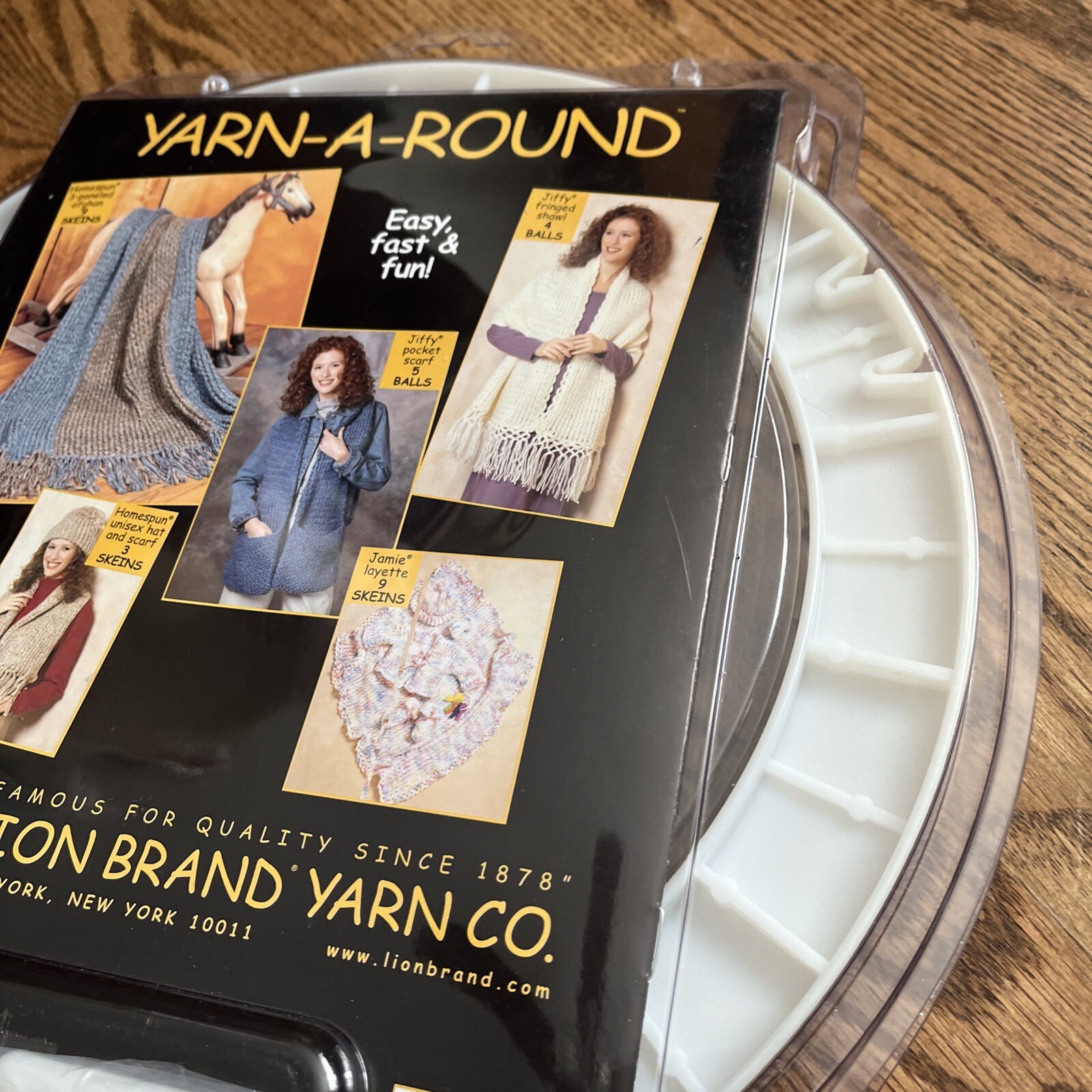 Lion Brand YARN-A-ROUND Knitting LOOM AS SEEN ON TV HATS SCARVES SHAWLS ...